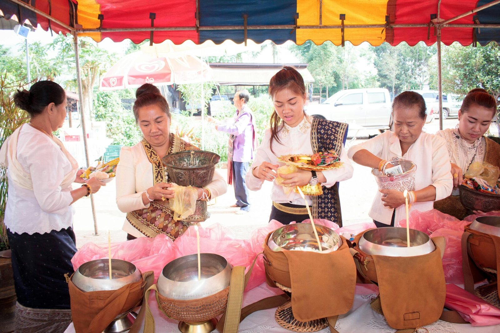 Local Customs in Laos: Traditions, Etiquette & Daily Life - Living in ...