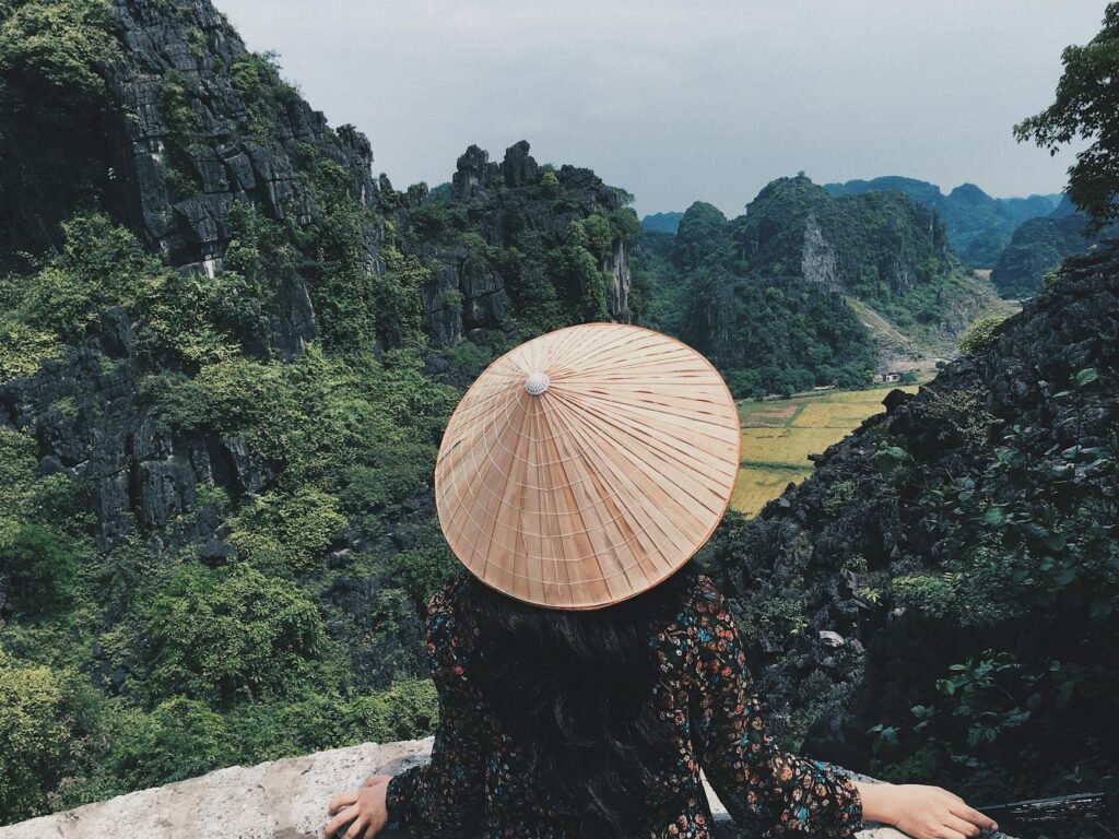 Understanding Local Customs in Vietnam: Etiquette, Traditions, and ...